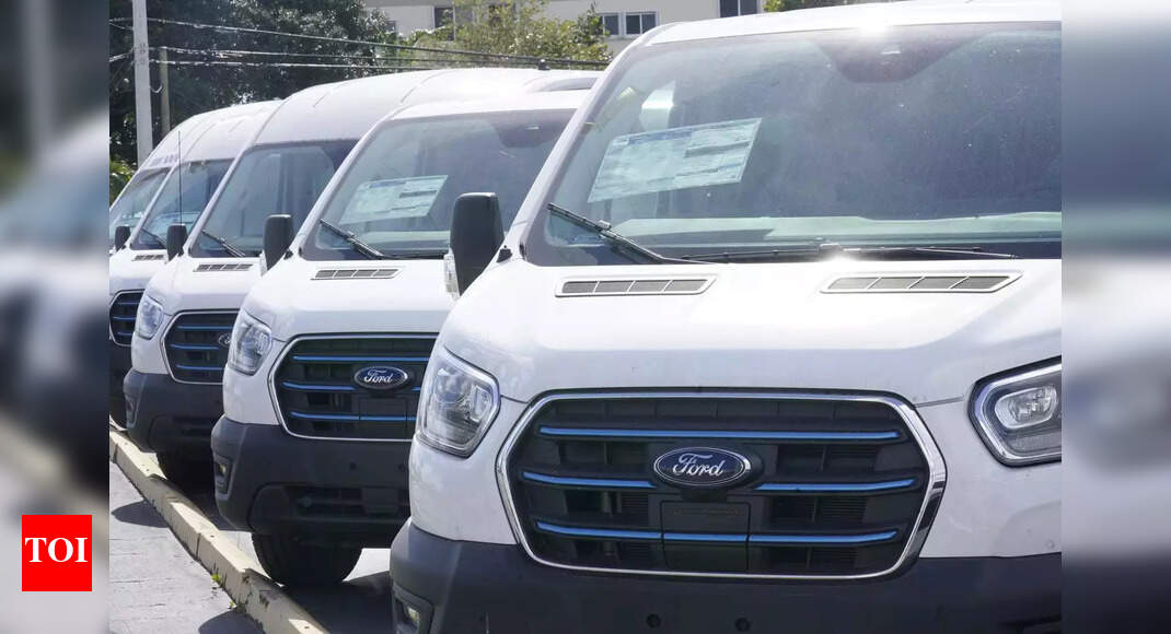 Ford: US Postal Service plans to buy 9,250 EV Ford delivery vehicles ...