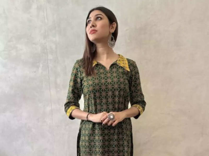 Netri Trivedi looks classic in this new post, see pic! | Gujarati Movie ...