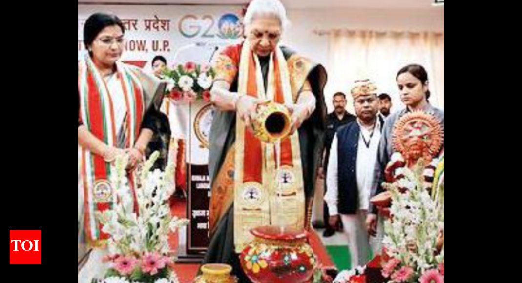 Anandiben Patel: UP governor Anandiben Patel for study material & text ...