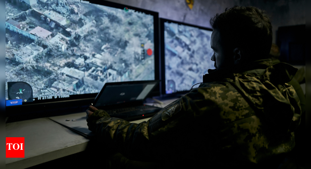 Bakhmut: Situation 'critical': Ukraine clings to Bakhmut as Russians ...