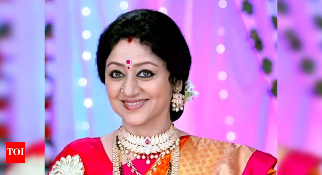 Super Queen: Paaru actress Vinaya Prasad to grace the show - Times of India