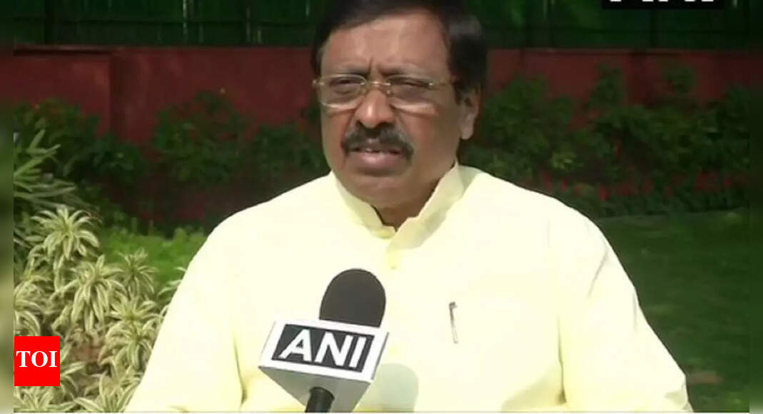 Shiv Sena (UBT) MP Vinayak Raut: Thackerays' pictures 'stolen' from ...