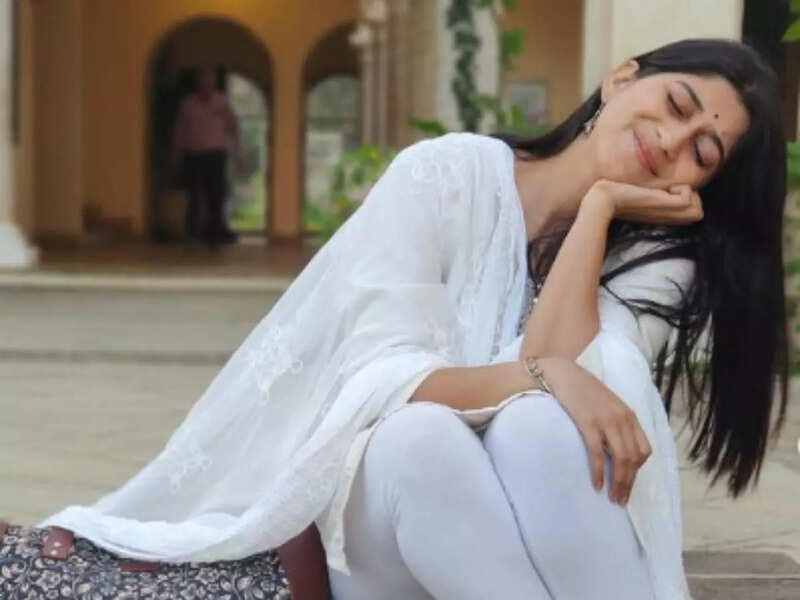 Video! Deeksha Joshi shares an adorable video with her furry friends ...