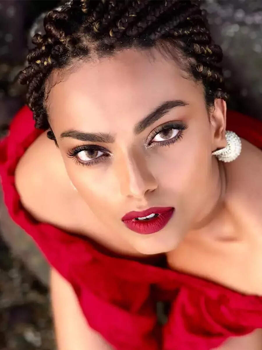 Model Dimple Paul sets hearts racing with her bewitching photos ...