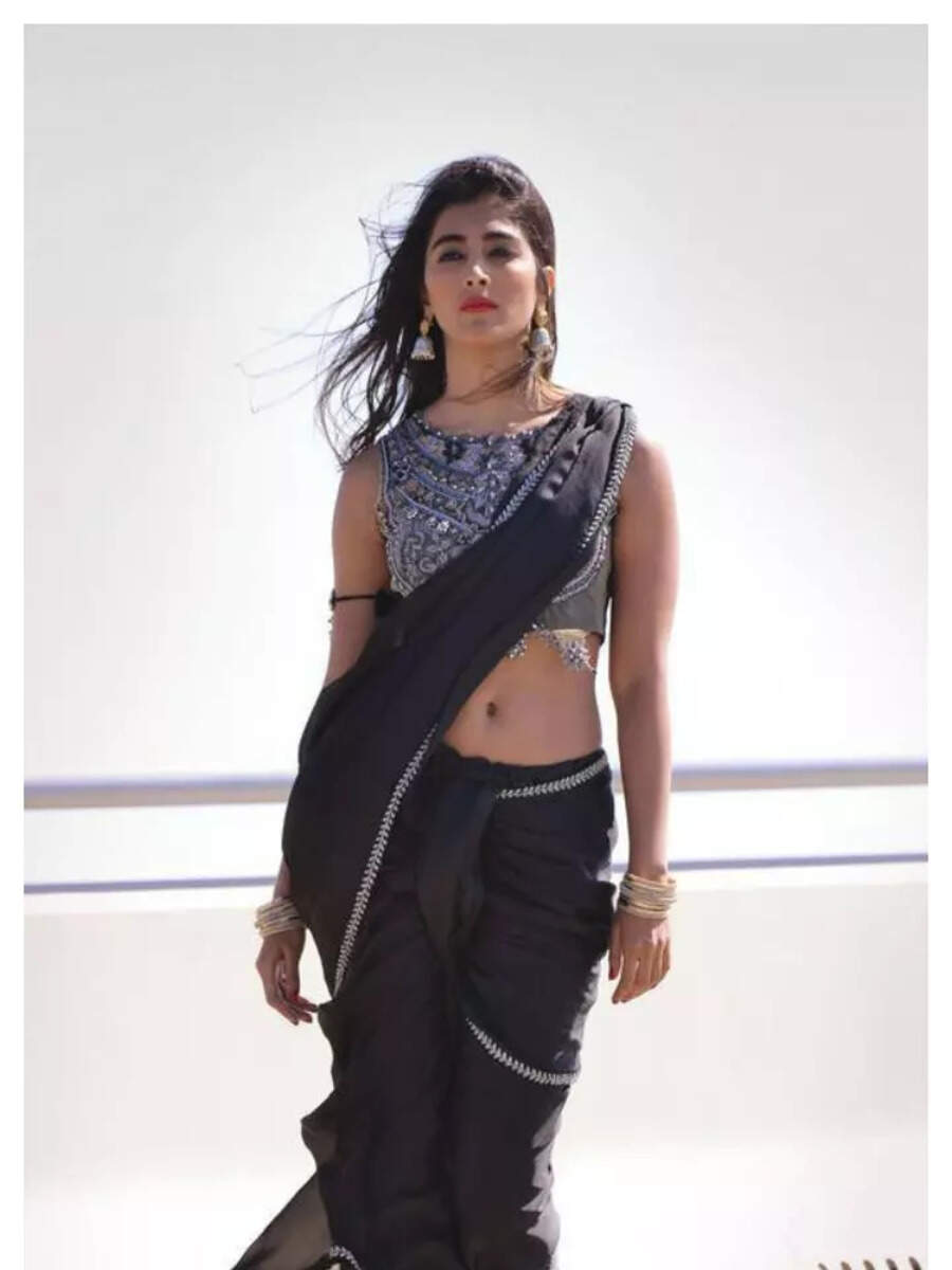 10 Sizzling Saree Goals Of Pooja Hegde | Times of India