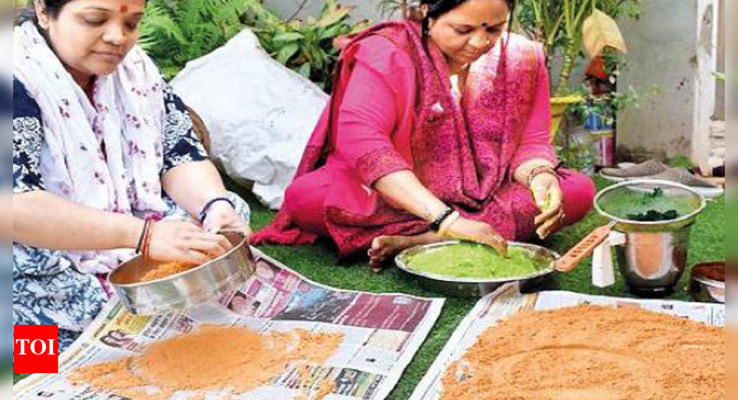 Holi: This Holi, try natural abeer, gulal made of cow dung ash in ...