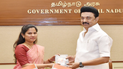 Stalin congratulates Chennai mayor Priya | Chennai News - Times of India