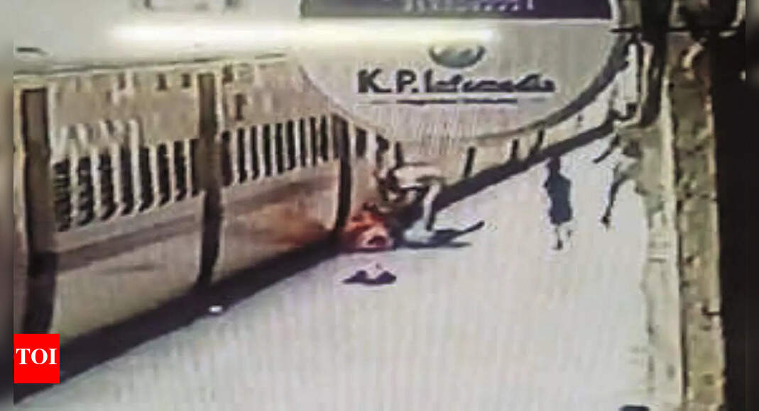 Cop Saves Woman, Child Who Fell While Deboarding Moving Train | Kanpur ...
