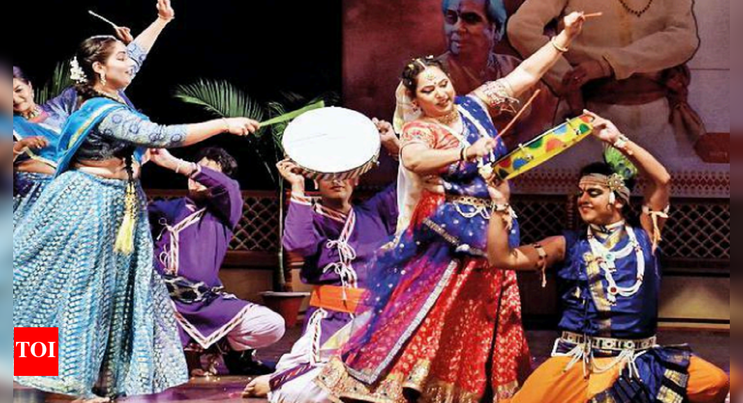 Holi before Holi: People in Lucknow drenched in colours, dance on folk ...