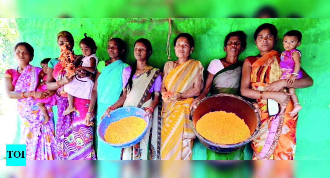 Women Shgs Produce Colours From Flowers, Veggies For Holi | Raipur News ...