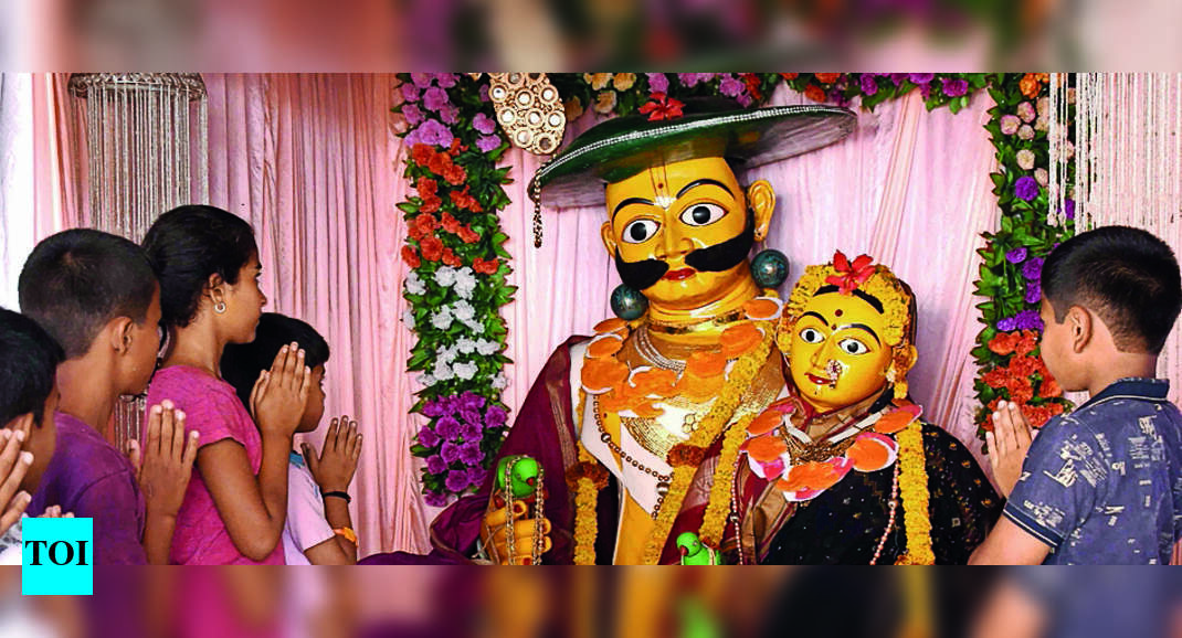 Kamanna, Rati Idols In Place, Dharwad Ready To Play Holi | Hubballi ...