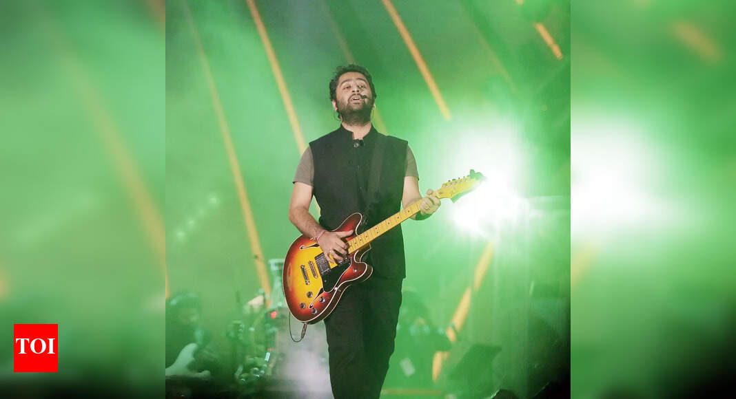 Arijit Singh surprises fans with Varaha Roopam at Bengaluru concert ...