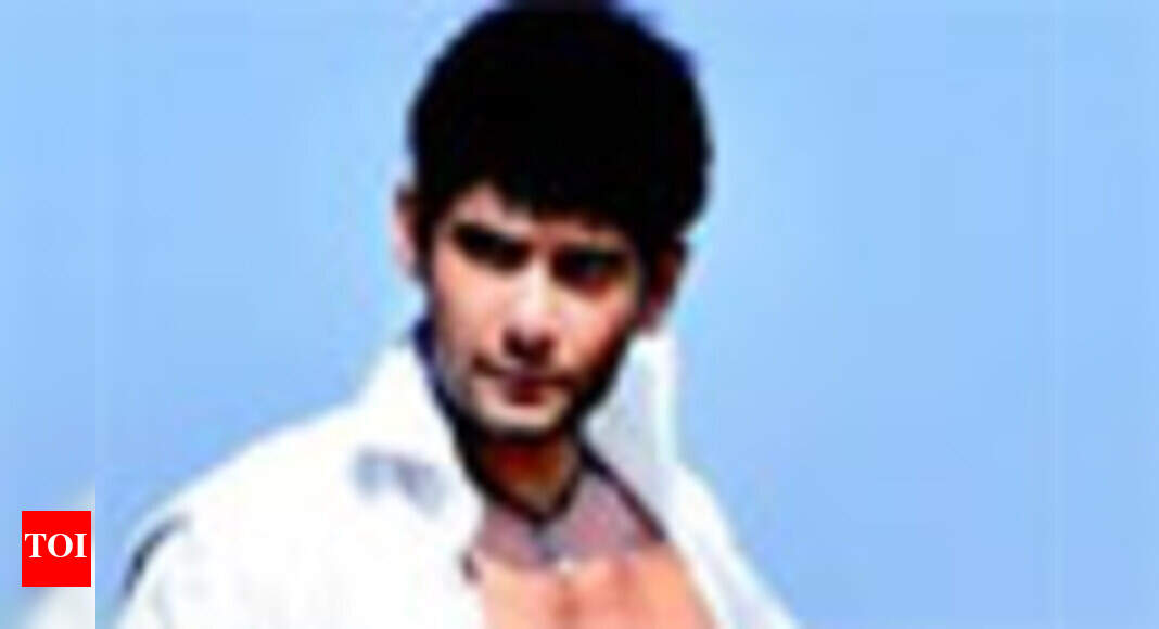 Amarr shoots despite a fracture - Times of India