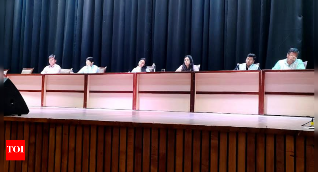 Over 40 RWAs of Greater Noida meet CEO, demand civic redress | Noida ...