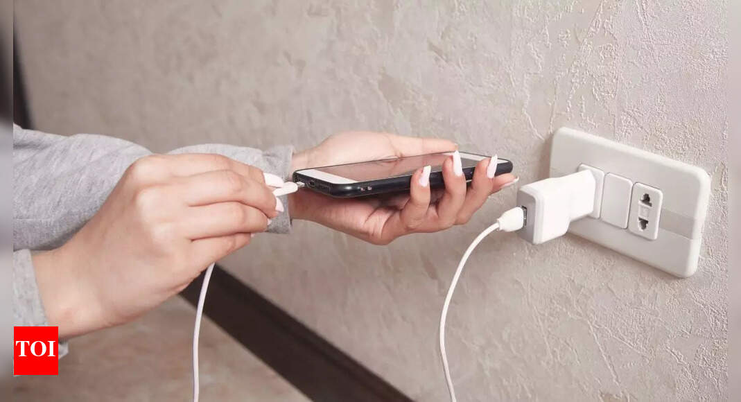 Exclusive And Affordable iPhone 12 Chargers - The Times Reviews ...