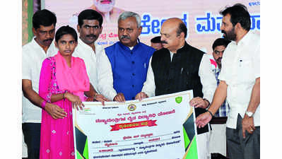 Congress: Guarantee Card Issued By Congress Is Bogus, Says Cm | Mysuru ...