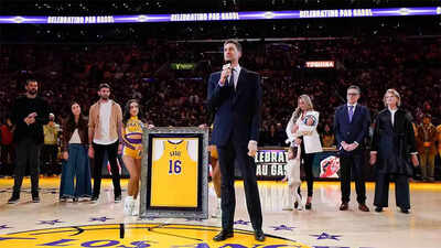 Los Angeles Lakers retire Pau Gasol's No. 16 jersey | NBA News - Times ...