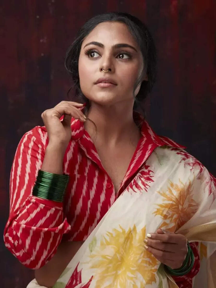 Vincy Aloshious grabs eyeballs with her saree look | Times of India
