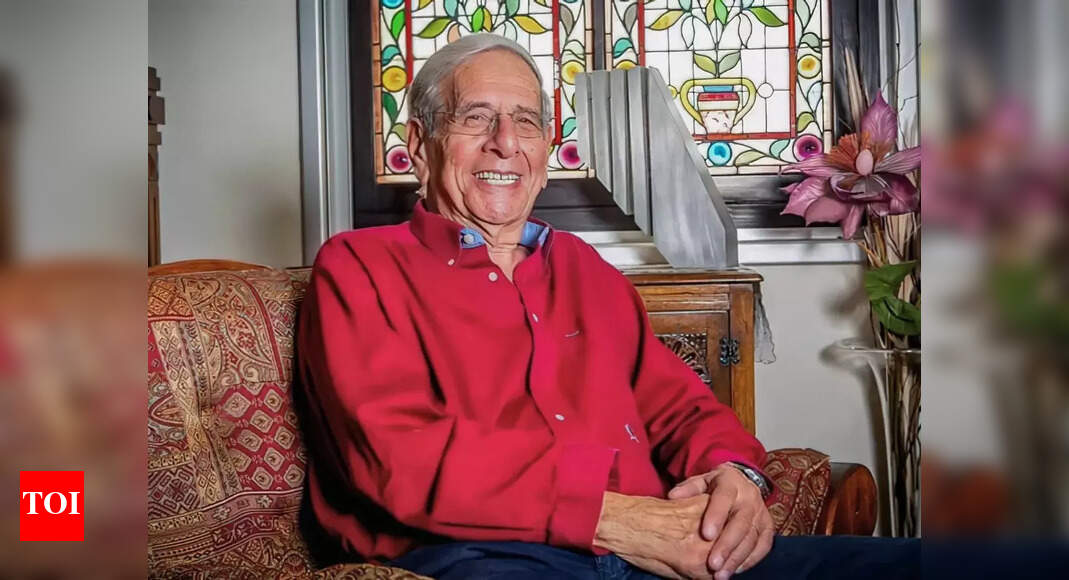 Israeli actor Chaim Topol of Fiddler On The Roof dies aged 87 | English ...