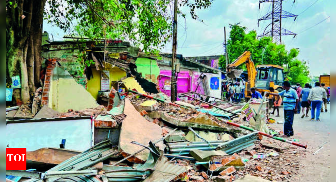 Civic body evicts enroachers from New Avadi Road | Chennai News - Times ...