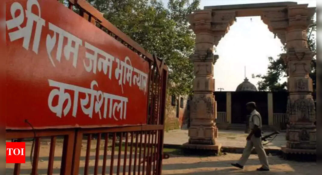 Makeshift Ram temple in Ayodhya sees last Holi | Lucknow News - Times ...