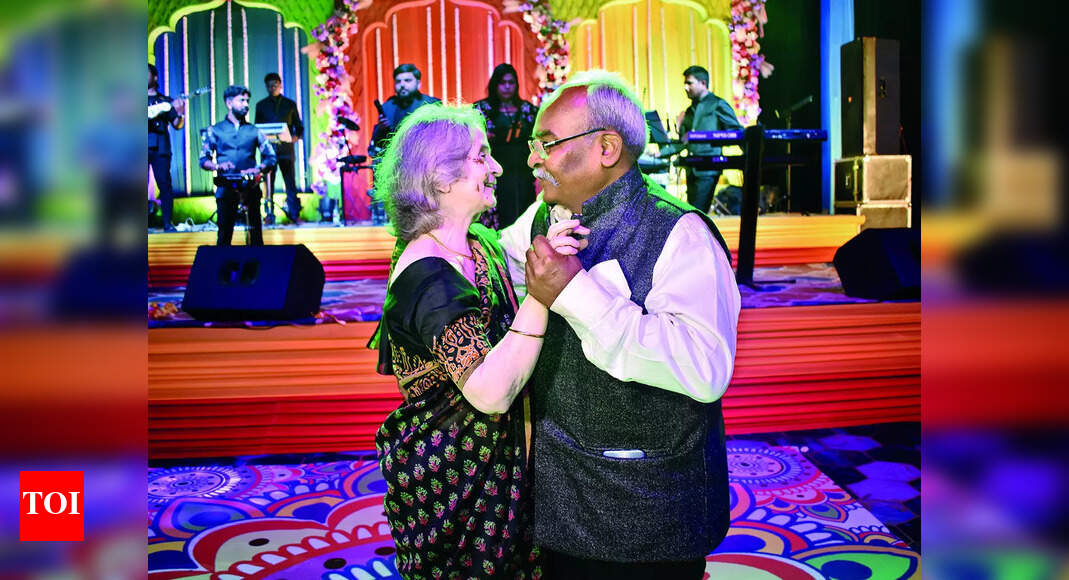 A lot of singing and dancing at this Holi bash | Events Movie News ...