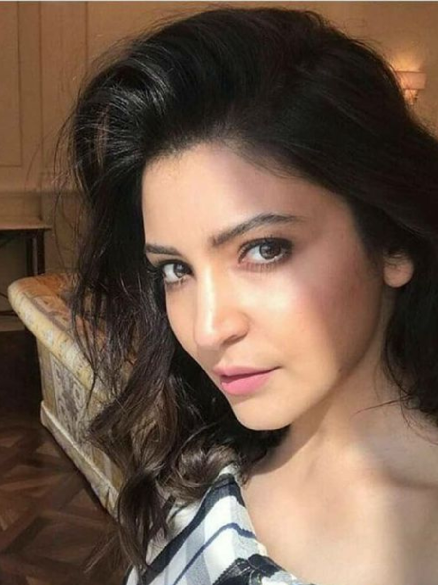 Anushka Sharma applies mashed banana on her face. Know benefits | Zoom TV