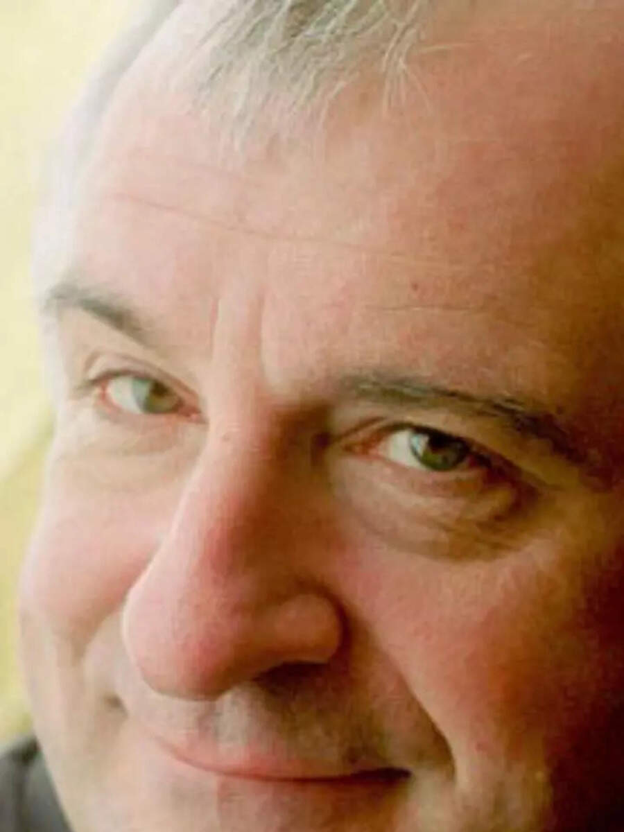 7 interesting facts about Douglas Adams and 'The Hitchhiker's Guide to ...