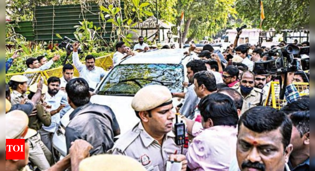 BRS muscle flexing in Delhi ahead of ED tryst | Hyderabad News - Times ...