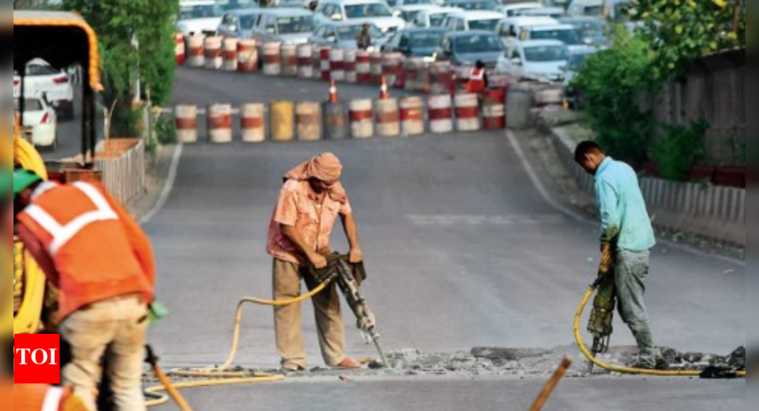 Chirag Dilli flyover repairs start, traffic to be hit badly | Delhi ...