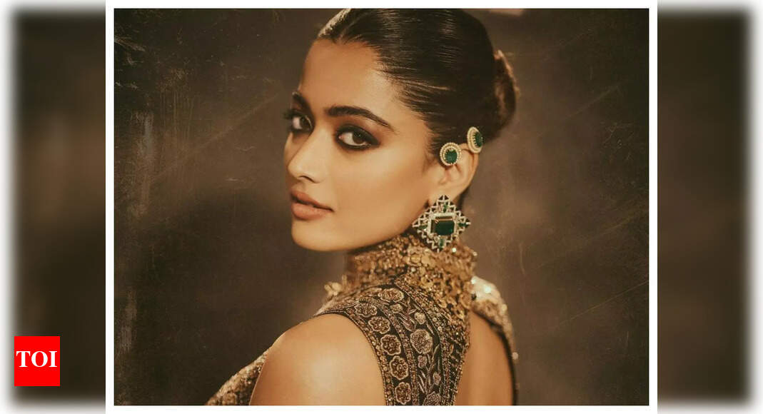 Rashmika Mandanna oozes oomph in a backless blouse at a fashion show | Kannada Movie News ...