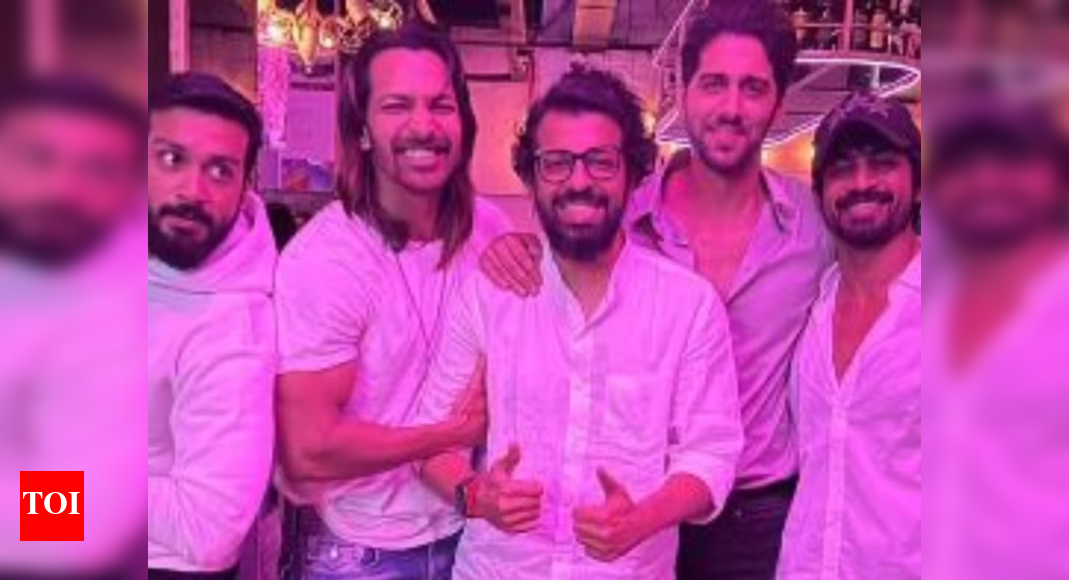 Kalidas Jayaram and Arjun Das wraps up shooting for 'Por' | Tamil Movie News - Times of India