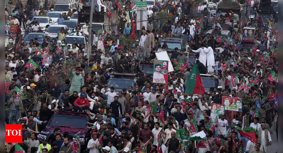 Imran Khan leads thousands at election rally in Lahore as Islamabad ...