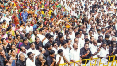 AIADMK protests case against EPS for assaulting AMMK man | Chennai News ...