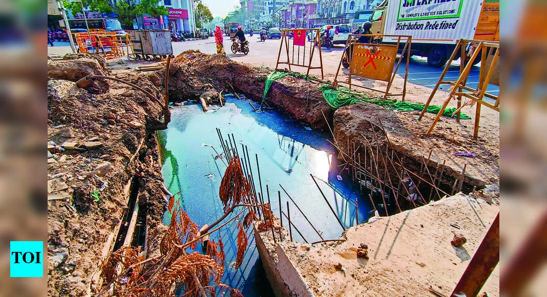 Anna Salai: Stormwater Drain Pit Is Now Sewage Pool On Anna Salai ...