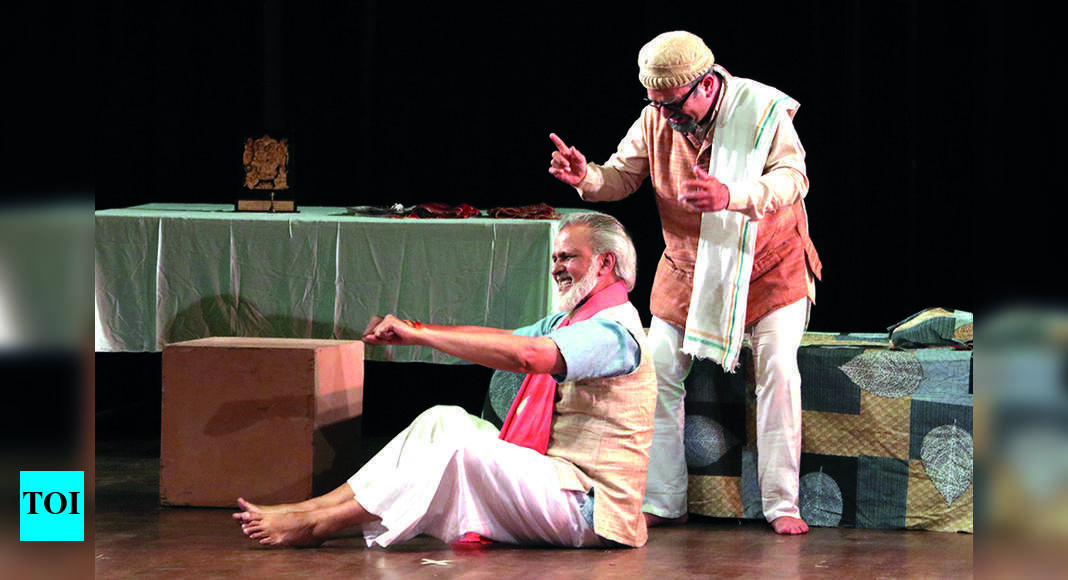 Play ‘chhodo Kal Ki Baate’ Staged | Lucknow News - Times of India