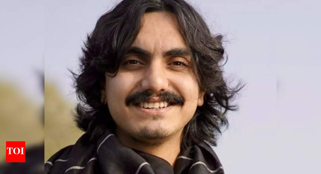 Video! Aditya Gadhvi records a new song | Gujarati Movie News - Times ...