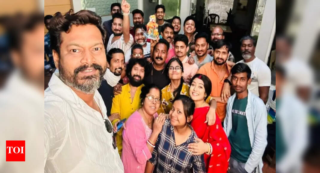 Aratrika Maity-Biswajit Ghosh starrer ‘Khelna Bari’ completes 300 ...