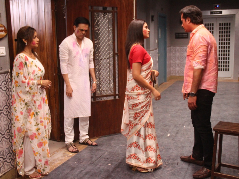 'This Holi, Vandana attempts to dissolve the tension in the Wagle ...