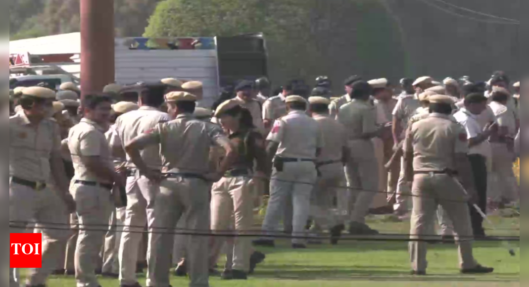 Adani Row: Opposition MPs to march to ED office on Adani-Hindenburg ...