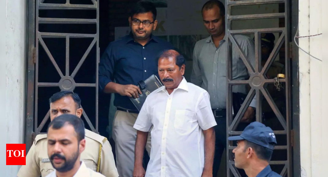 Shiv Sena (UBT) leader Anil Parab's 'aide' Sadanand Kadam sent to 14 ...