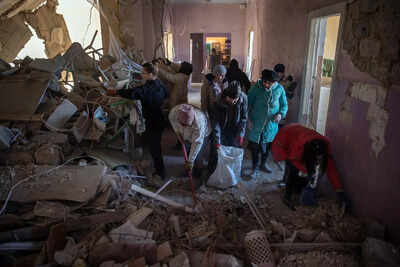 Bakhmut: Ukraine vows to hold on to Bakhmut despite Russian onslaught ...