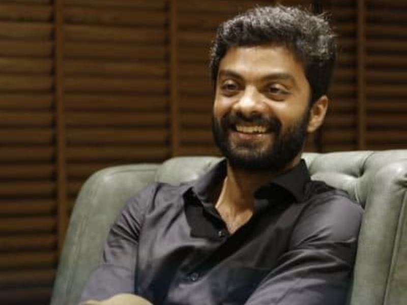 Actor Vinoth Kishan joins the cast of ‘Captain Miller’ | Tamil Movie ...