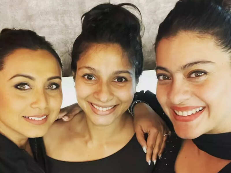Kajol and Rani Mukerji pose together, fans are reminded of Tina and ...