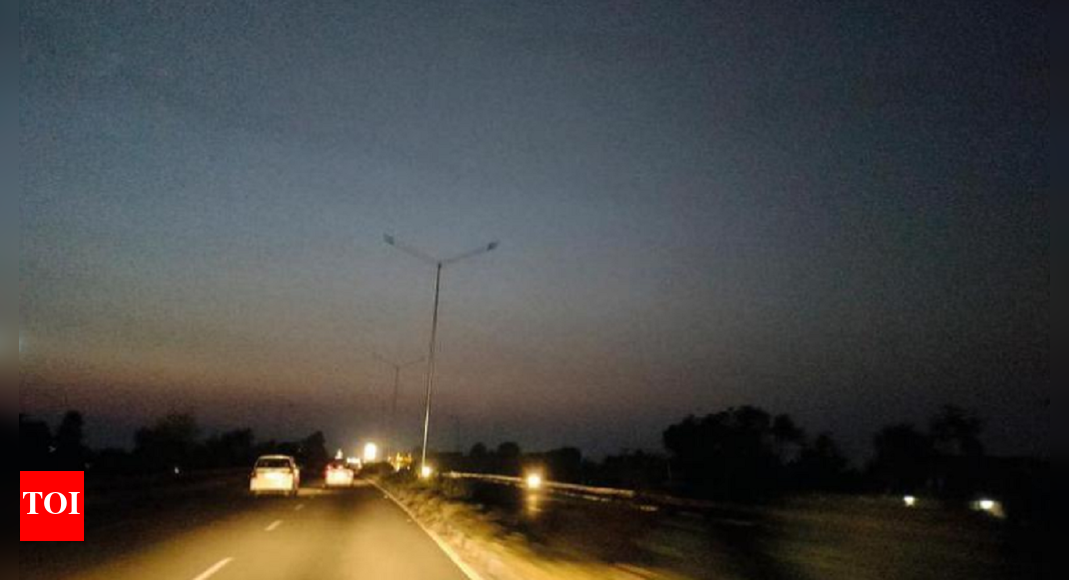 As lights go kaput, commuters run risk of accidents on dark highways ...