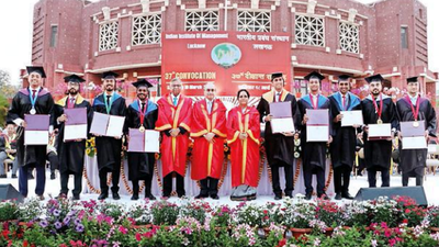 Selfies, hugs mark students' big day in IIM-Lucknow | Lucknow News ...