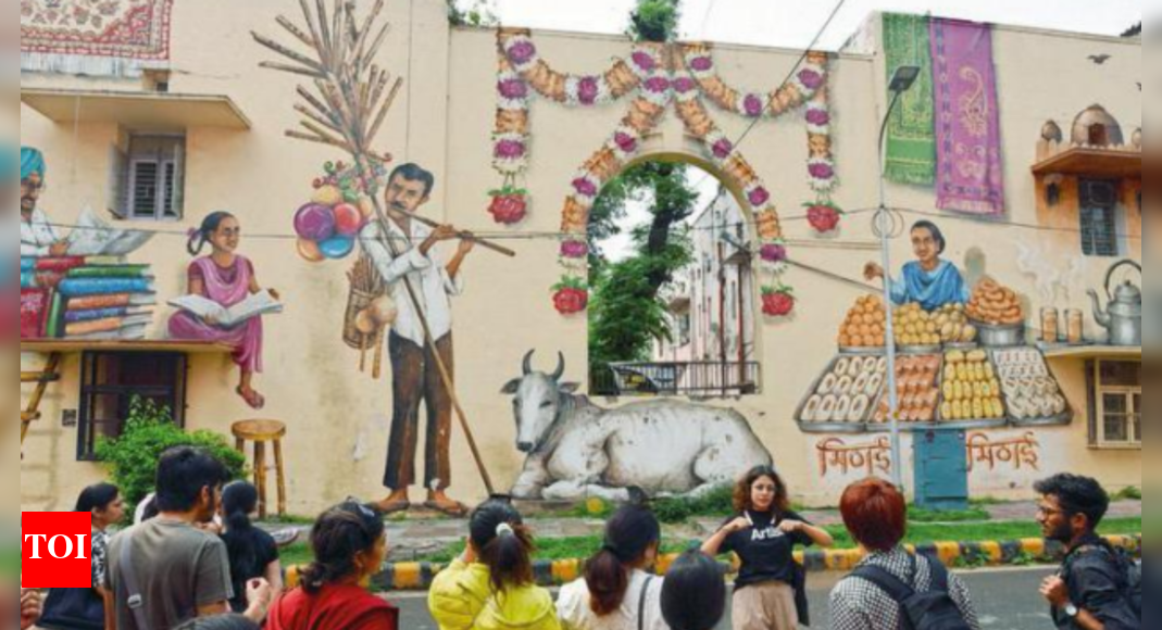 Murals in Delhi that hope to bring art and public closer | Delhi News ...