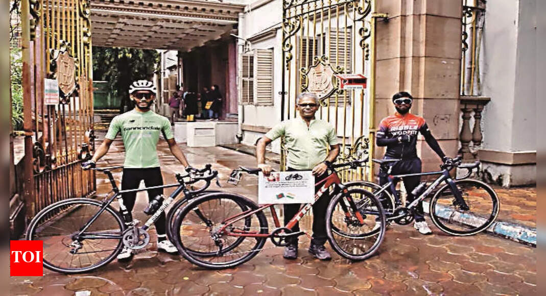 Bangla trio on cycle tour pays tribute to Rammohun | Kolkata News ...