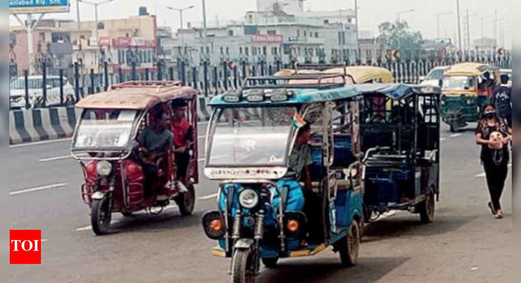 Cops At 7 Spots To Stop E Rickshaws To Ease Traffic Movement On Nh 9