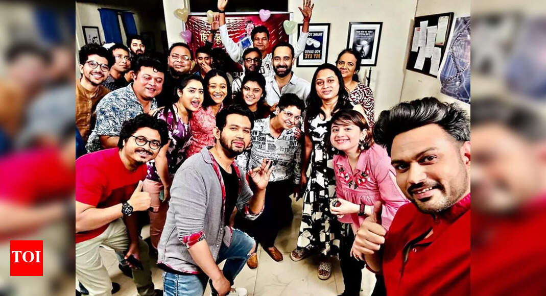 TV show ‘Sundari’ completes 600 episodes; team celebrates - Times of India